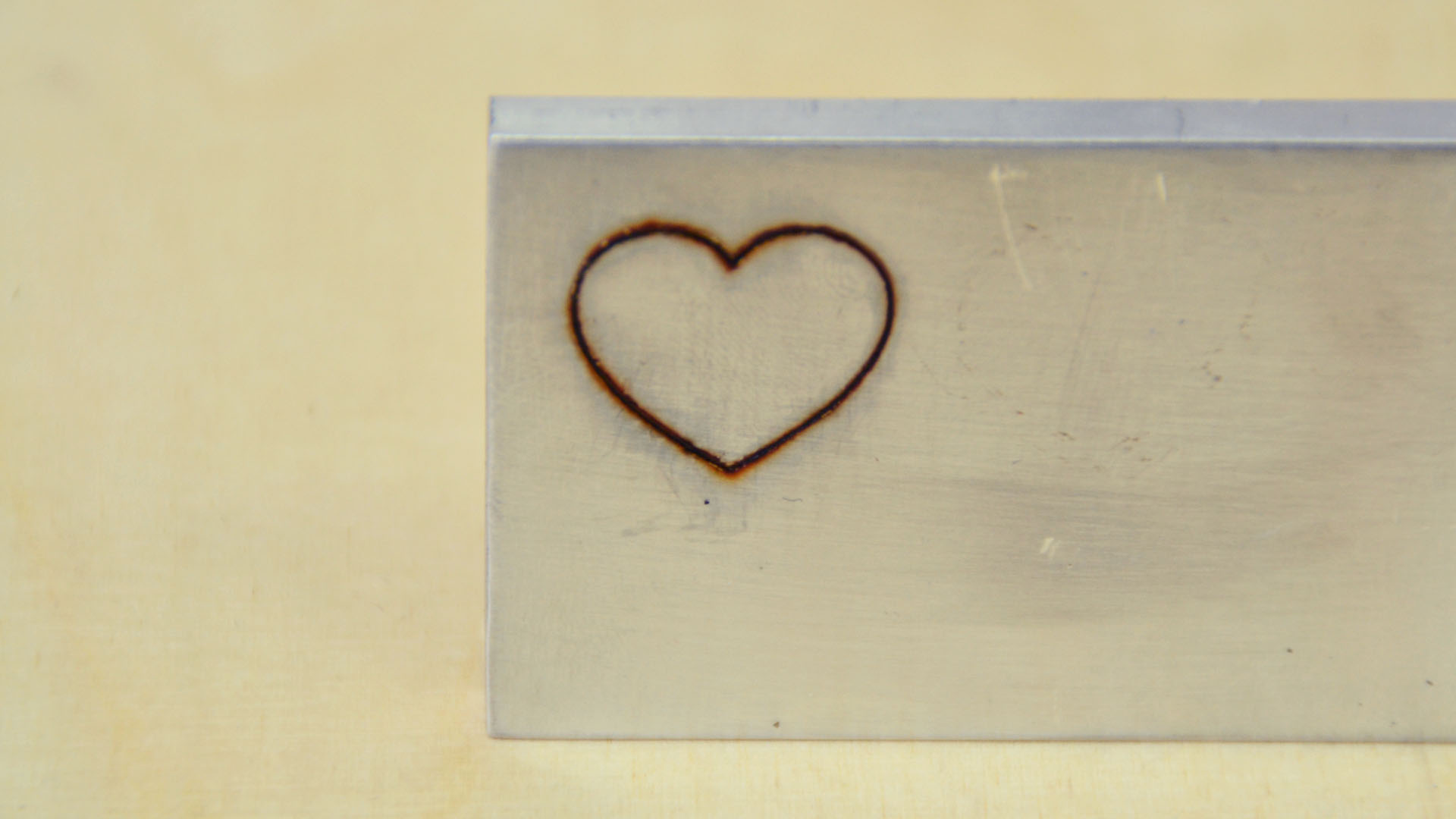 Making an Outline Drawing on an Aluminum Surface - EnduranceLasers