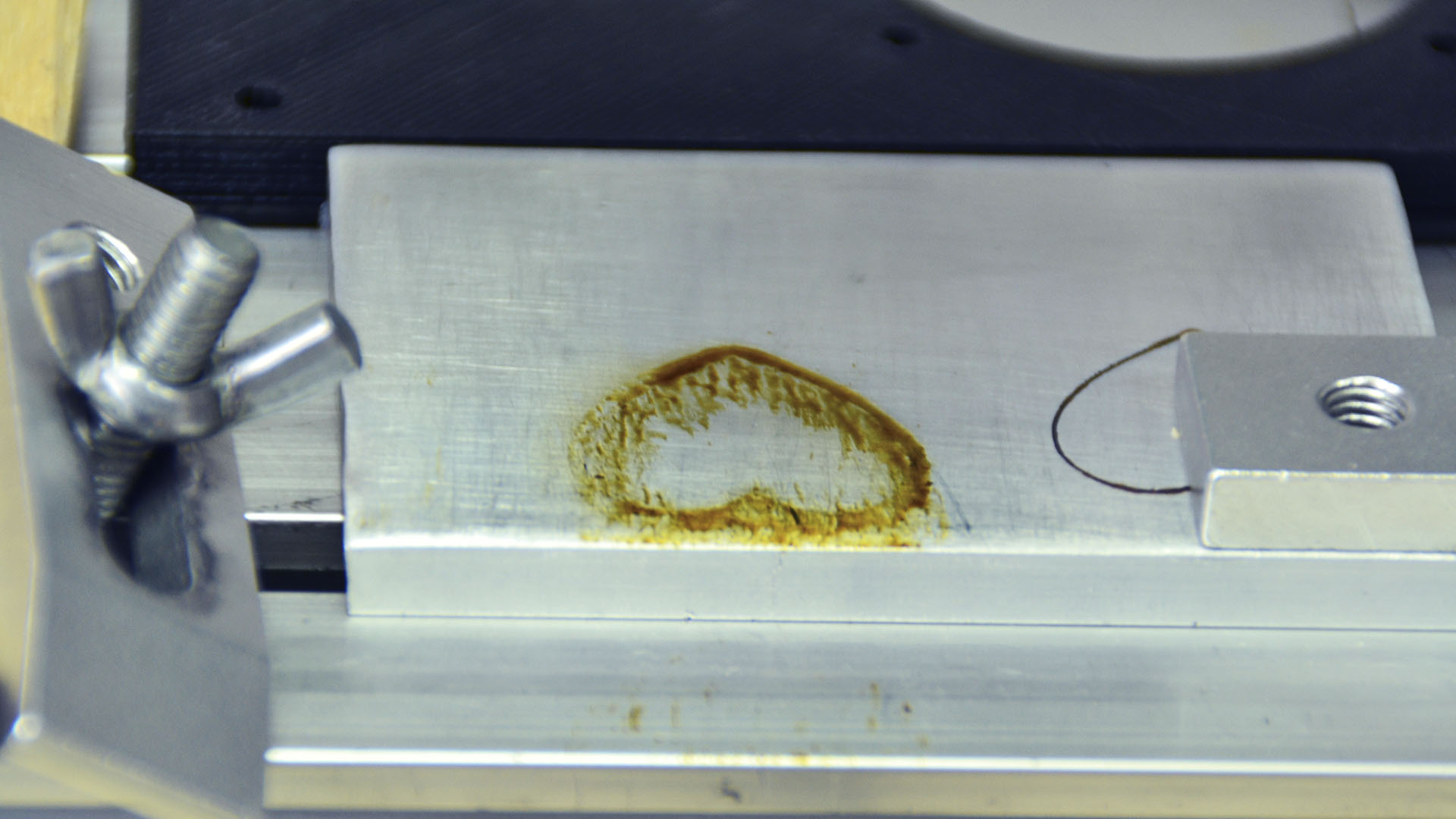 Making an Outline Drawing on an Aluminum Surface - EnduranceLasers