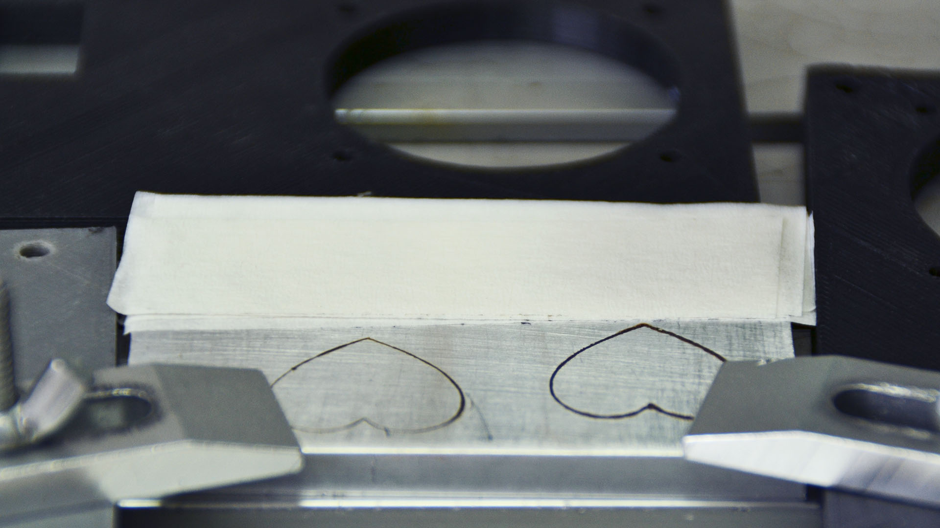 Making an Outline Drawing on an Aluminum Surface - EnduranceLasers